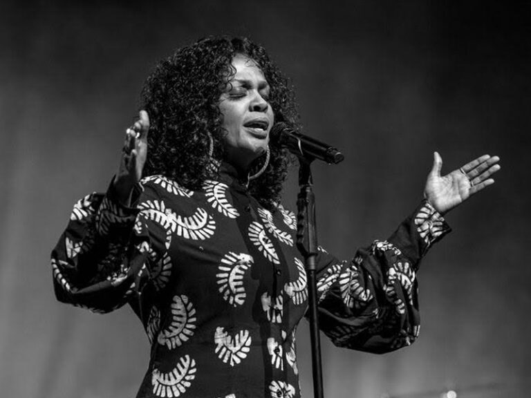CeCe Winans Wins 18th GRAMMY for Best Gospel Performance/Song 'Come ...